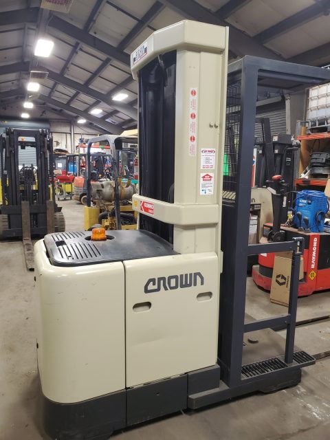 D868 Crown Order Picker | Lift Truck Techniques